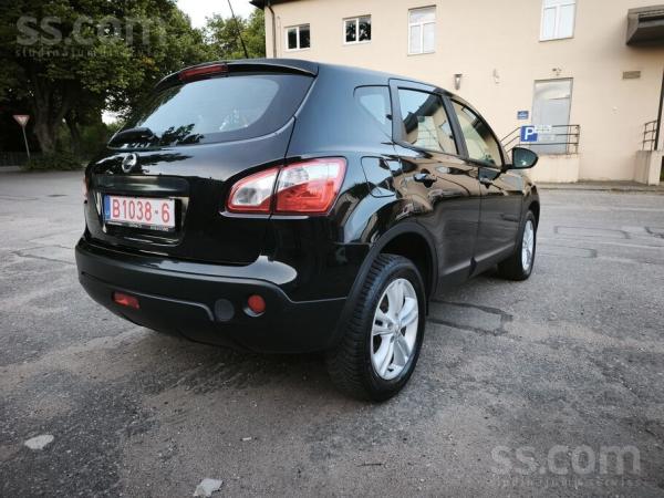 Black Nissan Qashqai 2011 in Cesis, with an engine capacity of 1.60 L and mileage of 238 thousand km for 5950 €, photo 9 on AUTOMOTO.COM.LV