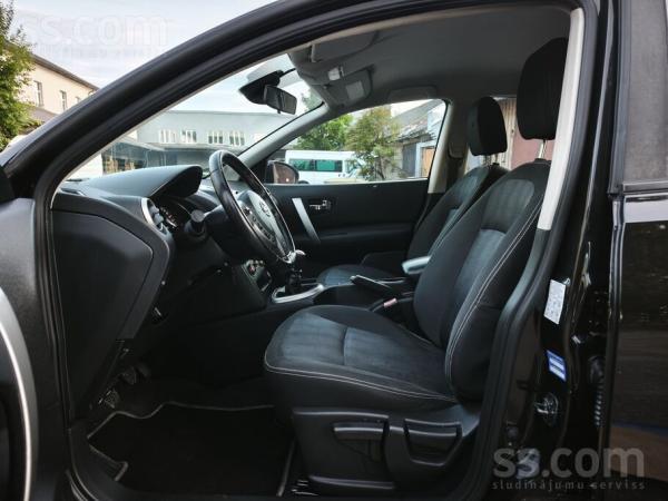 Black Nissan Qashqai 2011 in Cesis, with an engine capacity of 1.60 L and mileage of 238 thousand km for 5950 €, photo 10 on AUTOMOTO.COM.LV