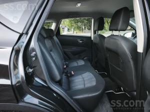 Black Nissan Qashqai 2011 in Cesis, with an engine capacity of 1.60 L and mileage of 238 thousand km for 5950 €, photo 14 on AUTOMOTO.COM.LV