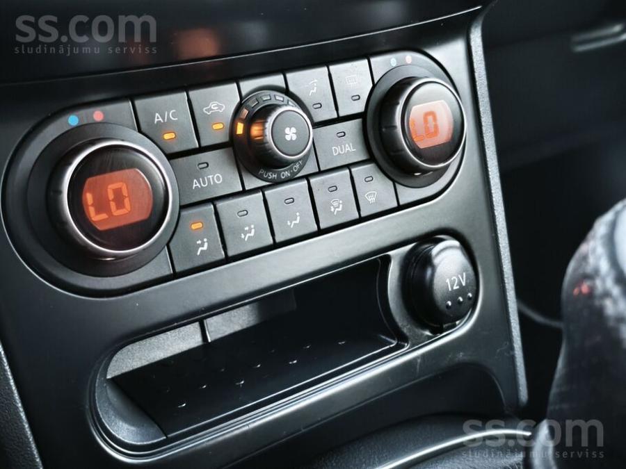 Black Nissan Qashqai 2011 in Cesis, with an engine capacity of 1.60 L and mileage of 238 thousand km for 5950 €, photo 20 on AUTOMOTO.COM.LV