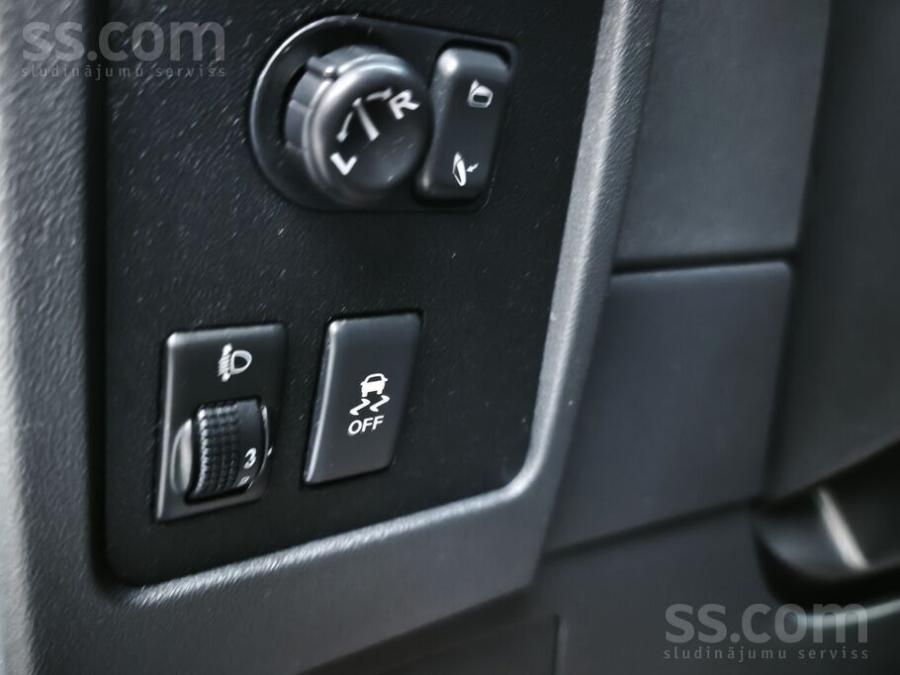 Black Nissan Qashqai 2011 in Cesis, with an engine capacity of 1.60 L and mileage of 238 thousand km for 5950 €, photo 22 on AUTOMOTO.COM.LV