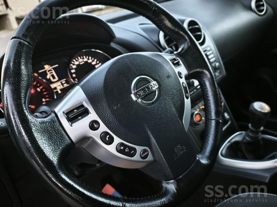 Black Nissan Qashqai 2011 in Cesis, with an engine capacity of 1.60 L and mileage of 238 thousand km for 5950 €, photo 23 on AUTOMOTO.COM.LV
