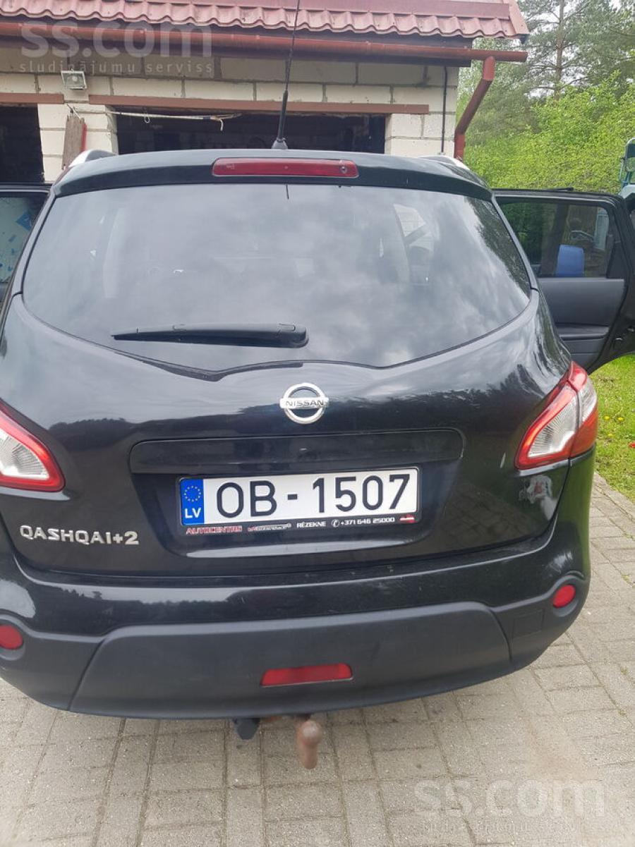 Black Nissan Qashqai 2011 in Valka, with an engine capacity of 2.00 L and mileage of 314 thousand km for 5600 €, photo 4 on AUTOMOTO.COM.LV