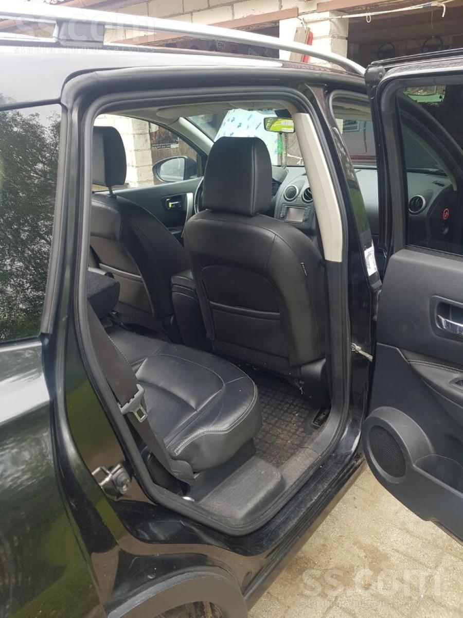 Black Nissan Qashqai 2011 in Valka, with an engine capacity of 2.00 L and mileage of 314 thousand km for 5600 €, photo 5 on AUTOMOTO.COM.LV