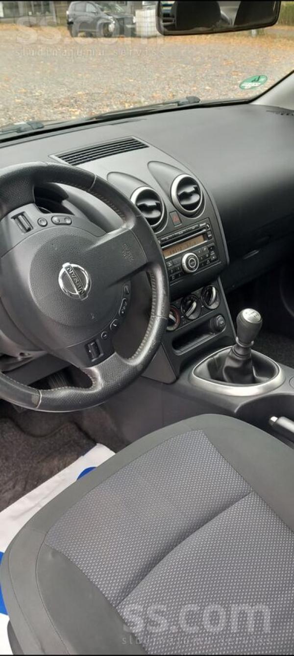 Black Nissan Qashqai 2011 in Cesis, with an engine capacity of 1.50 L and mileage of 265 thousand km for 5990 €, photo 6 on AUTOMOTO.COM.LV