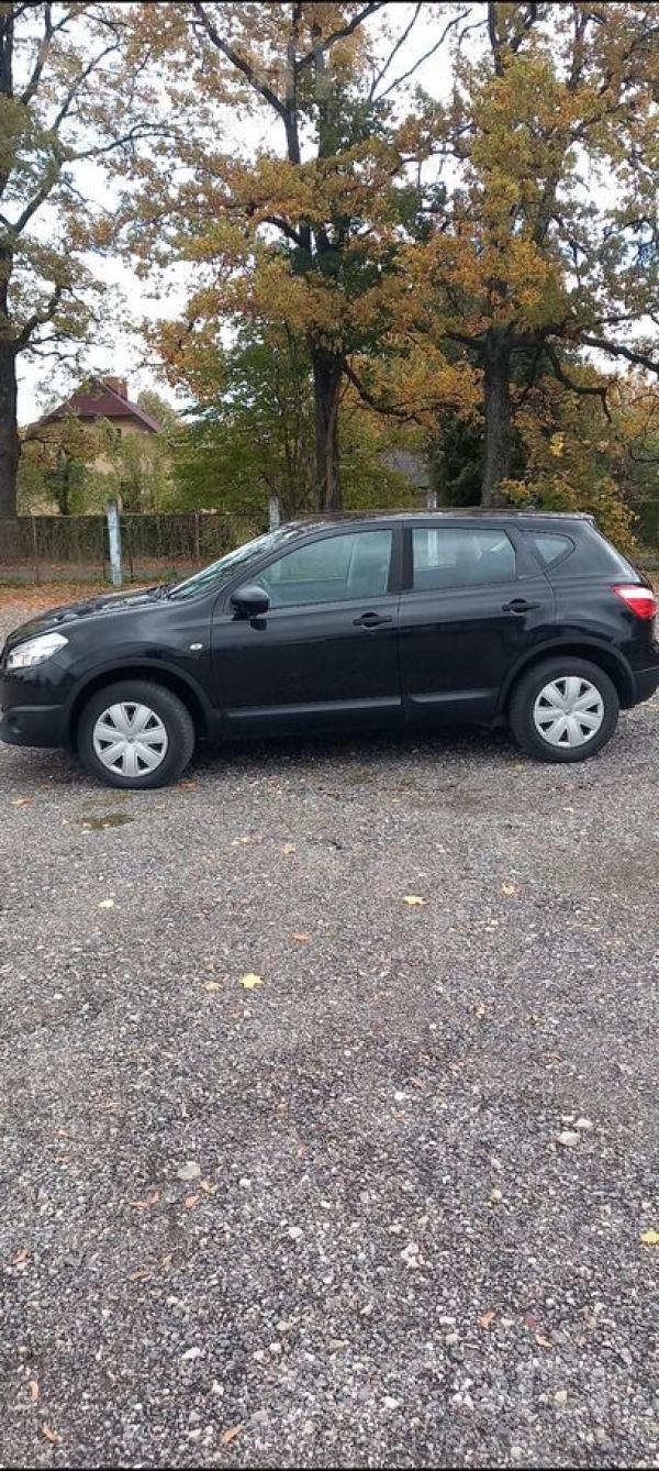 Melns Nissan Qashqai 2011 Cēsis, ar dzinēja tilpumu 1.50 L un nobraukumu 265 tūkst. km par 5990 €, foto 3 vietnē AUTOMOTO.COM.LV
