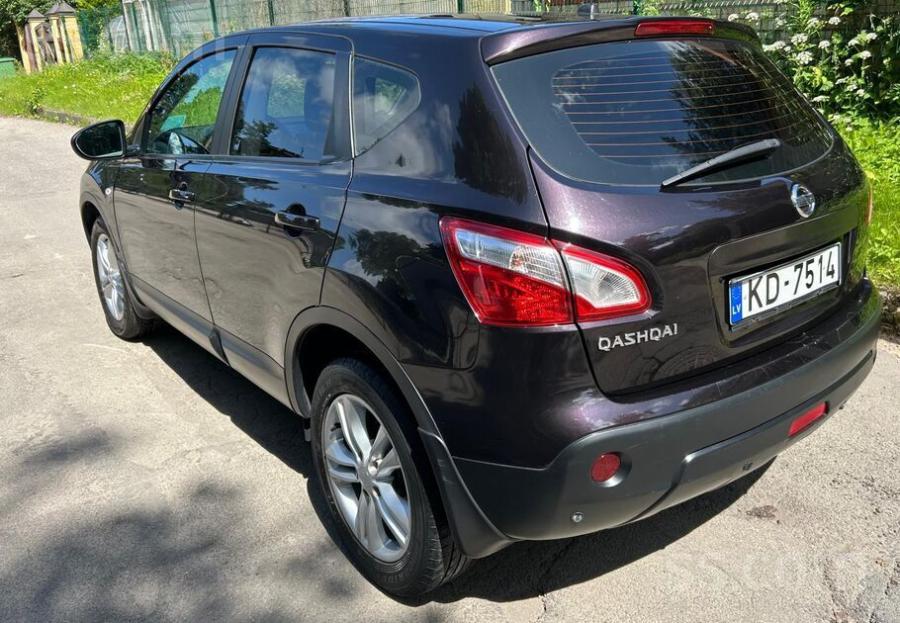 Melns Nissan Qashqai 2012 Rīga, ar dzinēja tilpumu 1.60 L un nobraukumu 215 tūkst. km par 5900 €, foto 3 vietnē AUTOMOTO.COM.LV