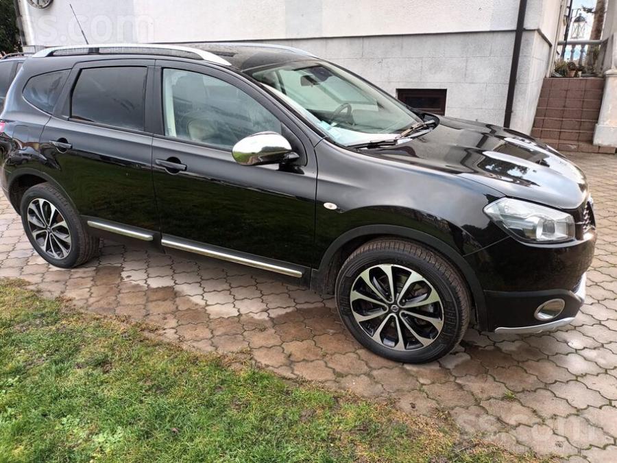 Black Nissan Qashqai 2012 in Riga, with an engine capacity of 2.00 L and mileage of 209 thousand km for 6950 €, photo 3 on AUTOMOTO.COM.LV