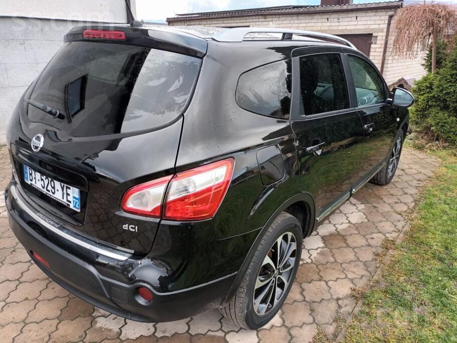 Black Nissan Qashqai 2012 in Riga, with an engine capacity of 2.00 L and mileage of 209 thousand km for 6950 €, photo 6 on AUTOMOTO.COM.LV