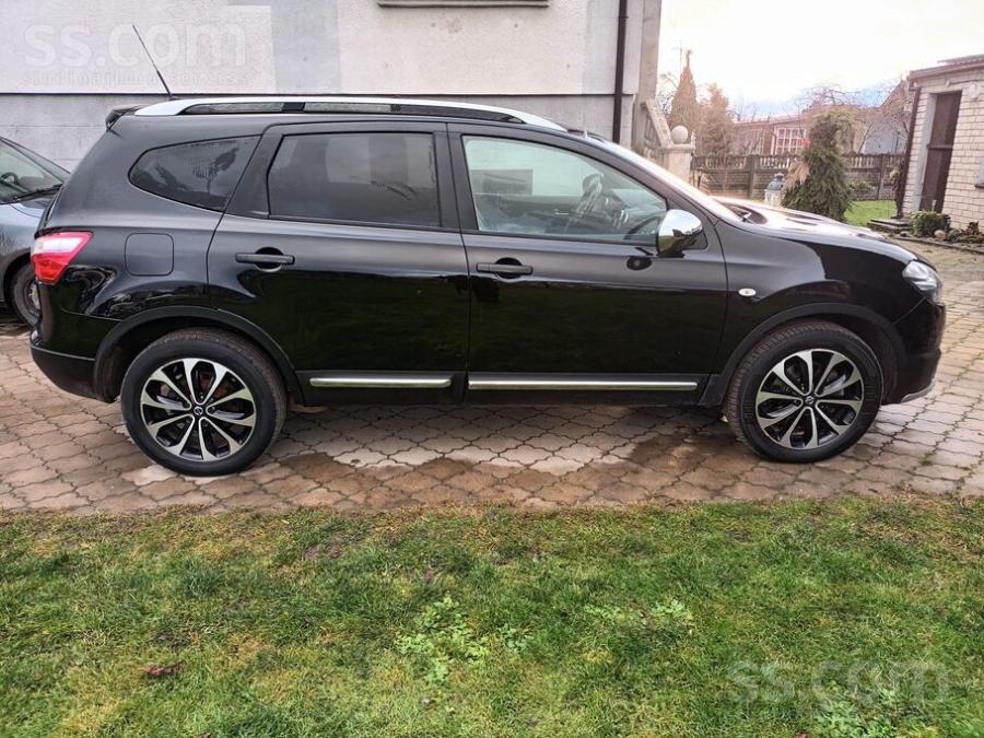 Black Nissan Qashqai 2012 in Riga, with an engine capacity of 2.00 L and mileage of 209 thousand km for 6950 €, photo 7 on AUTOMOTO.COM.LV