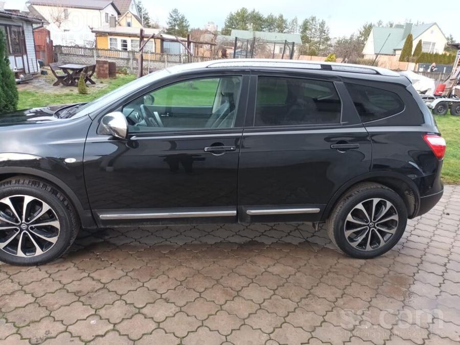 Black Nissan Qashqai 2012 in Riga, with an engine capacity of 2.00 L and mileage of 209 thousand km for 6950 €, photo 8 on AUTOMOTO.COM.LV