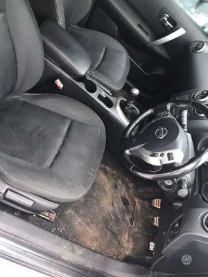 Melns Nissan Qashqai 2012 Tauragė, ar dzinēja tilpumu 1.46 L un nobraukumu 170 tūkst. km par 1900 €, foto 5 vietnē AUTOMOTO.COM.LV