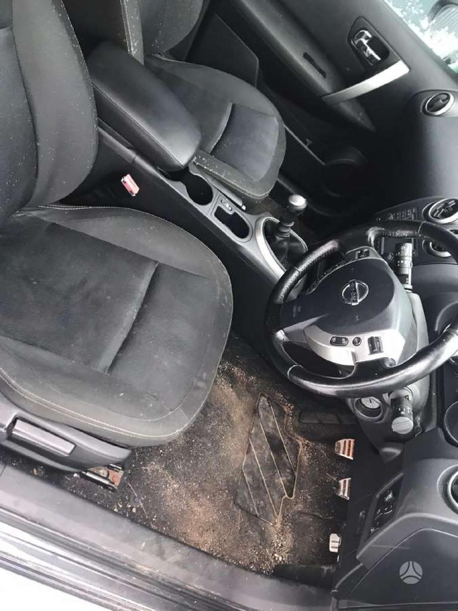 Melns Nissan Qashqai 2012 Tauragė, ar dzinēja tilpumu 1.46 L un nobraukumu 170 tūkst. km par 1900 €, foto 5 vietnē AUTOMOTO.COM.LV