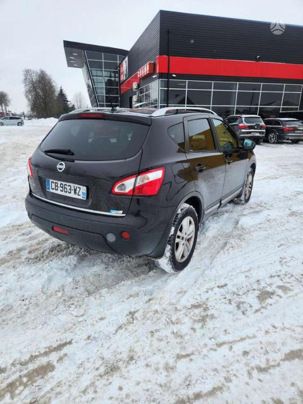 Melns Nissan Qashqai 2012 Tauragė, ar dzinēja tilpumu 1.60 L un nobraukumu 165 tūkst. km par 4600 €, foto 3 vietnē AUTOMOTO.COM.LV