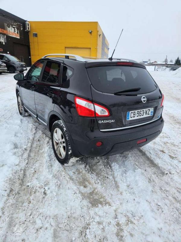 Melns Nissan Qashqai 2012 Tauragė, ar dzinēja tilpumu 1.60 L un nobraukumu 165 tūkst. km par 4600 €, foto 4 vietnē AUTOMOTO.COM.LV