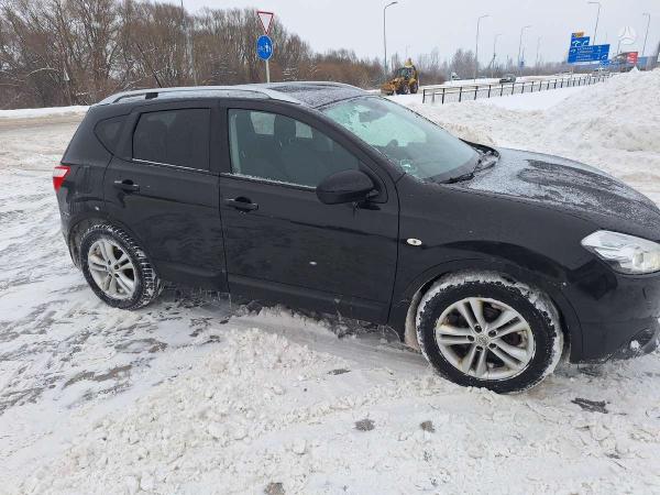 Melns Nissan Qashqai 2012 Tauragė, ar dzinēja tilpumu 1.46 L un nobraukumu 261 tūkst. km par 4700 €, foto 1 vietnē AUTOMOTO.COM.LV