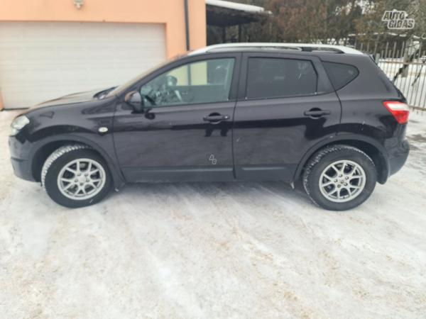 Melns Nissan Qashqai 2012 Viļņa, ar dzinēja tilpumu 1.50 L un nobraukumu 139 tūkst. km par 5700 €, foto 2 vietnē AUTOMOTO.COM.LV