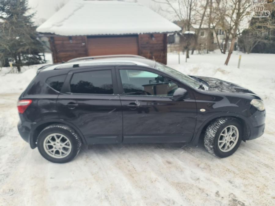 Melns Nissan Qashqai 2012 Viļņa, ar dzinēja tilpumu 1.50 L un nobraukumu 139 tūkst. km par 5700 €, foto 5 vietnē AUTOMOTO.COM.LV