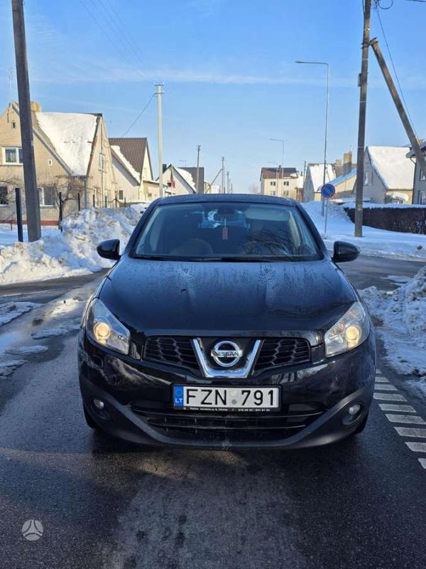 Black Nissan Qashqai 2012 in Kretinga, with an engine capacity of 1.46 L and mileage of 244 thousand km for 4600 €, photo 2 on AUTOMOTO.COM.LV