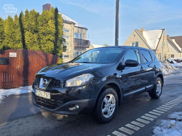 Black Nissan Qashqai 2012 in Kretinga, with an engine capacity of 1.50 L and mileage of 244 thousand km for 4600 €, photo 1 on AUTOMOTO.COM.LV