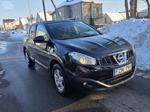 Black Nissan Qashqai 2012 in Kretinga, with an engine capacity of 1.50 L and mileage of 244 thousand km for 4600 €, photo 3 on AUTOMOTO.COM.LV