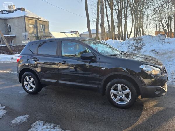 Black Nissan Qashqai 2012 in Kretinga, with an engine capacity of 1.50 L and mileage of 244 thousand km for 4600 €, photo 4 on AUTOMOTO.COM.LV
