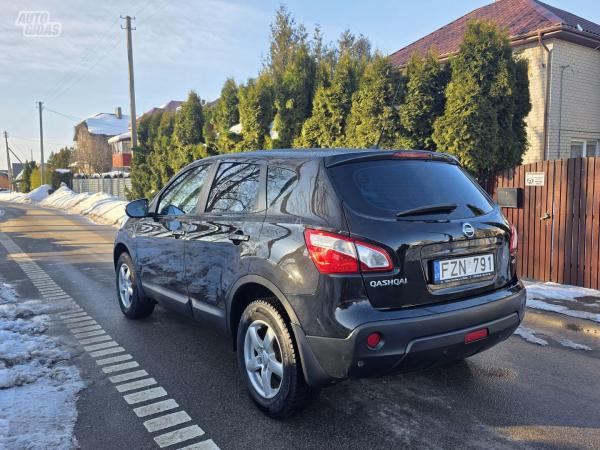 Black Nissan Qashqai 2012 in Kretinga, with an engine capacity of 1.50 L and mileage of 244 thousand km for 4200 €, photo 6 on AUTOMOTO.COM.LV