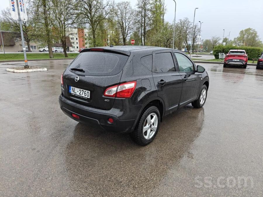 Black Nissan Qashqai 2012 in Jelgava, with an engine capacity of 1.50 L and mileage of 225 thousand km for 5300 €, photo 1 on AUTOMOTO.COM.LV