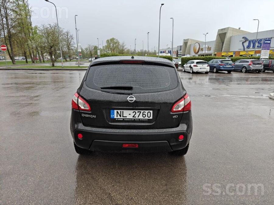 Black Nissan Qashqai 2012 in Jelgava, with an engine capacity of 1.50 L and mileage of 225 thousand km for 5300 €, photo 4 on AUTOMOTO.COM.LV
