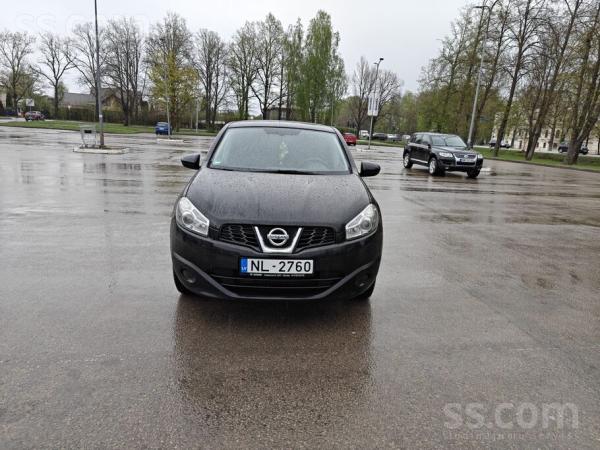 Black Nissan Qashqai 2012 in Jelgava, with an engine capacity of 1.50 L and mileage of 225 thousand km for 5300 €, photo 4 on AUTOMOTO.COM.LV