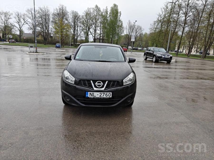 Black Nissan Qashqai 2012 in Jelgava, with an engine capacity of 1.50 L and mileage of 225 thousand km for 5300 €, photo 5 on AUTOMOTO.COM.LV