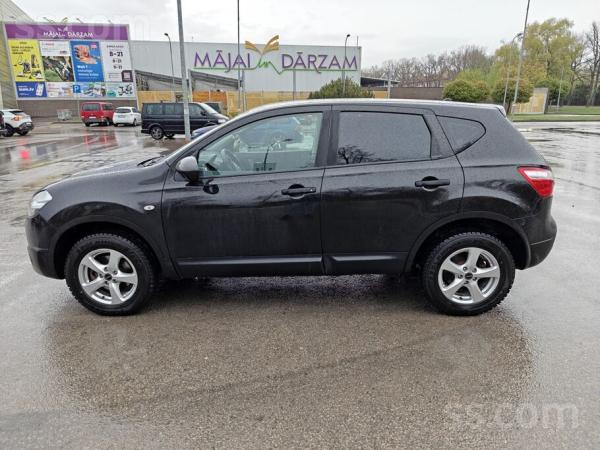 Black Nissan Qashqai 2012 in Jelgava, with an engine capacity of 1.50 L and mileage of 225 thousand km for 5300 €, photo 6 on AUTOMOTO.COM.LV