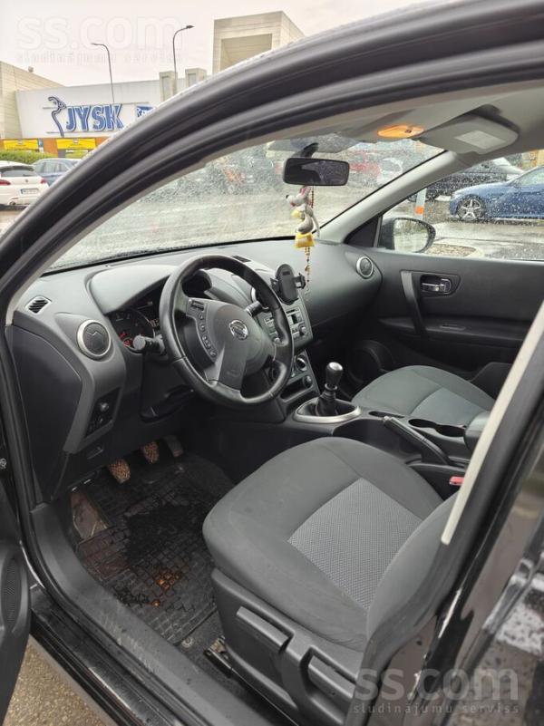 Black Nissan Qashqai 2012 in Jelgava, with an engine capacity of 1.50 L and mileage of 225 thousand km for 5300 €, photo 7 on AUTOMOTO.COM.LV