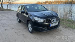 Black Nissan Qashqai 2012 in Riga, with an engine capacity of 1.50 L and mileage of 180 thousand km for 4400 €, photo 3 on AUTOMOTO.COM.LV