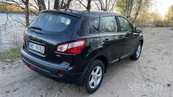 Melns Nissan Qashqai 2012 Rīga, ar dzinēja tilpumu 1.50 L un nobraukumu 180 tūkst. km par 4400 €, foto 3 vietnē AUTOMOTO.COM.LV