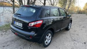 Black Nissan Qashqai 2012 in Riga, with an engine capacity of 1.50 L and mileage of 180 thousand km for 4400 €, photo 4 on AUTOMOTO.COM.LV