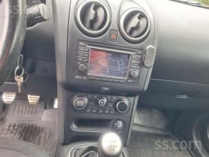Melns Nissan Qashqai 2012 Rīga, ar dzinēja tilpumu 1.50 L un nobraukumu 129 tūkst. km par 5300 €, foto 5 vietnē AUTOMOTO.COM.LV