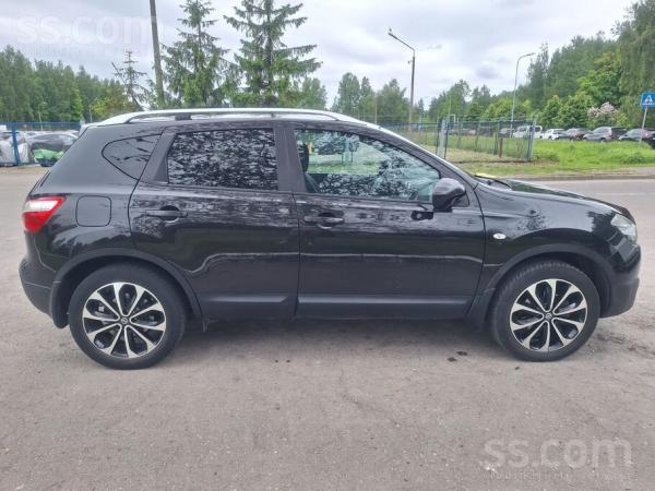Melns Nissan Qashqai 2012 Rīga, ar dzinēja tilpumu 1.50 L un nobraukumu 129 tūkst. km par 5300 €, foto 6 vietnē AUTOMOTO.COM.LV