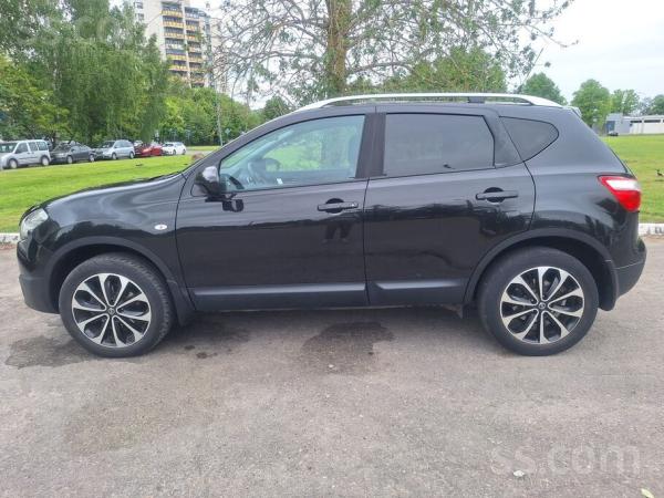 Melns Nissan Qashqai 2012 Rīga, ar dzinēja tilpumu 1.50 L un nobraukumu 129 tūkst. km par 5300 €, foto 7 vietnē AUTOMOTO.COM.LV