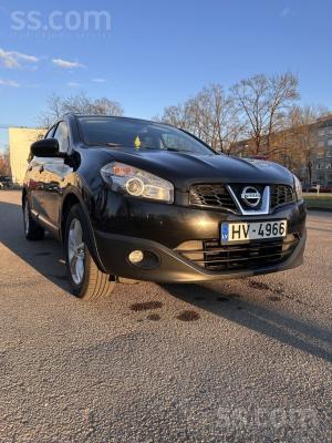 Melns Nissan Qashqai 2012 Rīga, ar dzinēja tilpumu 2.00 L un nobraukumu 240 tūkst. km par 5250 €, foto  vietnē AUTOMOTO.COM.LV