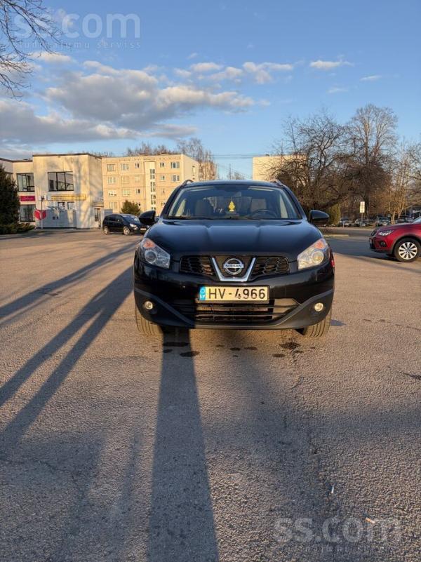 Black Nissan Qashqai 2012 in Riga, with an engine capacity of 2.00 L and mileage of 240 thousand km for 5250 €, photo 2 on AUTOMOTO.COM.LV