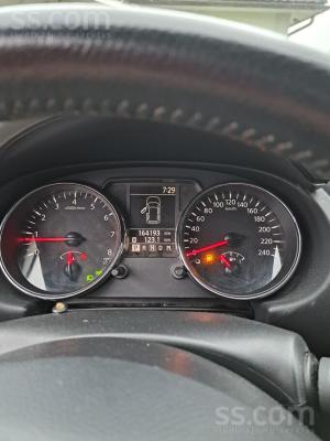 Black Nissan Qashqai 2012 in Riga, with an engine capacity of 2.00 L and mileage of 164 thousand km for 5990 €, photo 4 on AUTOMOTO.COM.LV