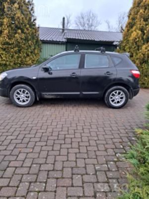 Black Nissan Qashqai 2012 in Riga, with an engine capacity of 2.00 L and mileage of 164 thousand km for 5990 €, photo 5 on AUTOMOTO.COM.LV