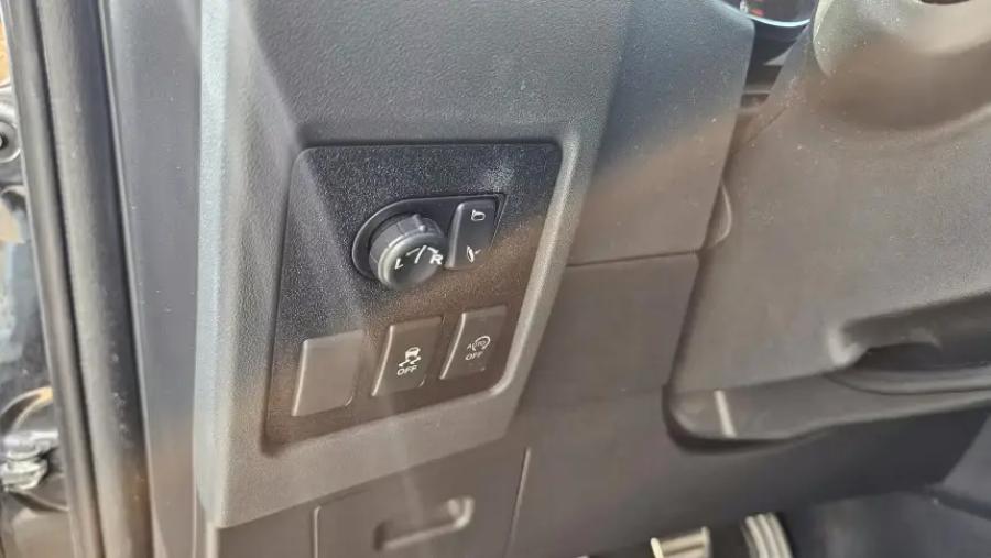 Melns Nissan Qashqai 2012 Rīga, ar dzinēja tilpumu 1.60 L un nobraukumu 227 tūkst. km par 7550 €, foto 12 vietnē AUTOMOTO.COM.LV