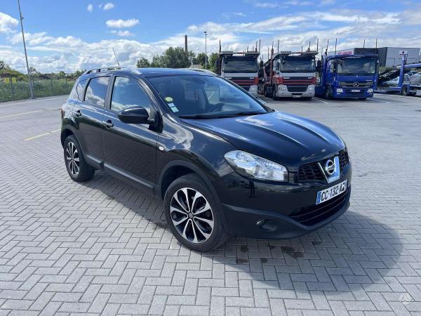Black Nissan Qashqai 2012 in Taurage, with an engine capacity of 1.60 L and mileage of 272 thousand km for 4200 €, photo 1 on AUTOMOTO.COM.LV