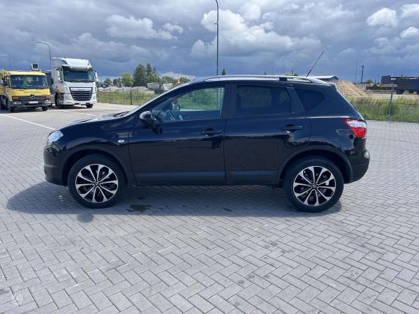 Black Nissan Qashqai 2012 in Taurage, with an engine capacity of 1.60 L and mileage of 272 thousand km for 4200 €, photo 6 on AUTOMOTO.COM.LV