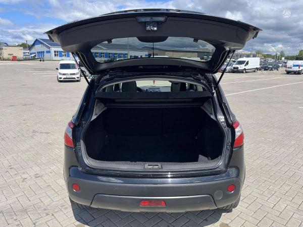 Black Nissan Qashqai 2012 in Taurage, with an engine capacity of 1.60 L and mileage of 272 thousand km for 4200 €, photo 9 on AUTOMOTO.COM.LV