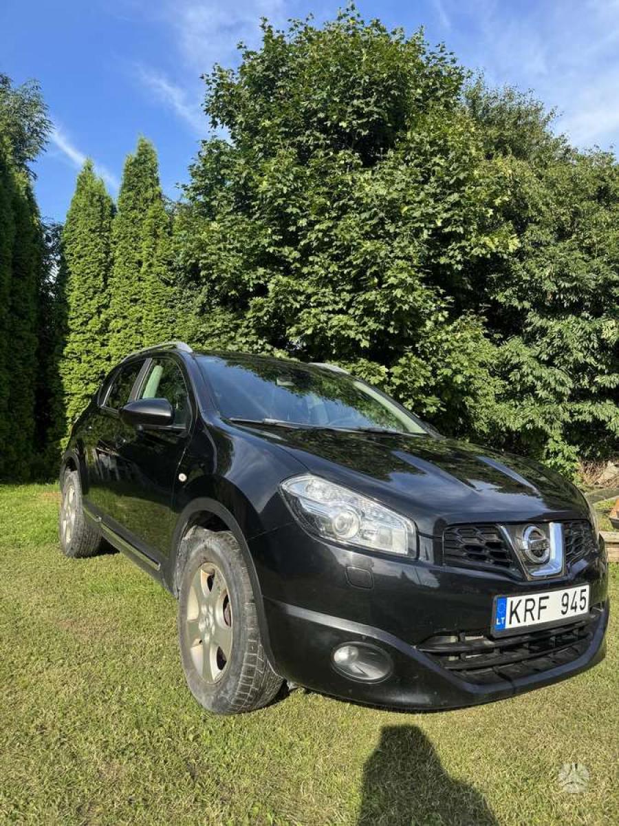 Black Nissan Qashqai 2012 in Klaipeda, with an engine capacity of 1.60 L and mileage of 218 thousand km for 4000 €, photo 3 on AUTOMOTO.COM.LV