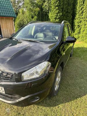 Black Nissan Qashqai 2012 in Klaipeda, with an engine capacity of 1.60 L and mileage of 218 thousand km for 4000 €, photo 9 on AUTOMOTO.COM.LV
