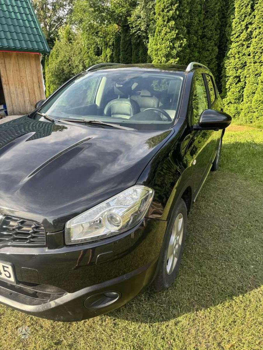 Black Nissan Qashqai 2012 in Klaipeda, with an engine capacity of 1.60 L and mileage of 218 thousand km for 4000 €, photo 9 on AUTOMOTO.COM.LV